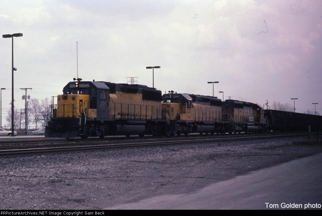 Conrails UNW Led by CNW 5052, UP 3299, and UP 3754